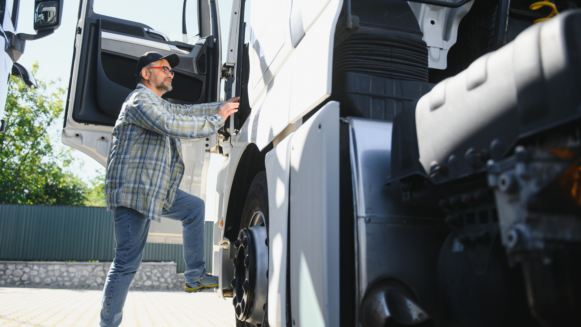 Day Cab vs Sleeper Trucks: California Driver Challenges: Scheduling an ...